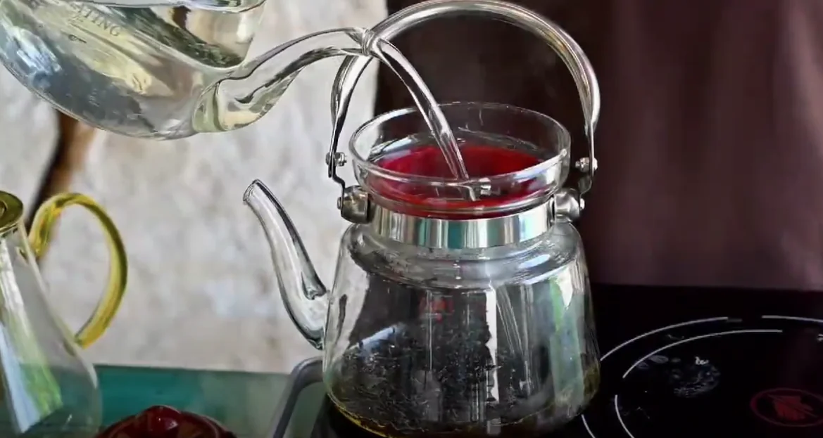 Chai Iraqi: How to Make Traditional Middle Eastern Tea Like a Local ...